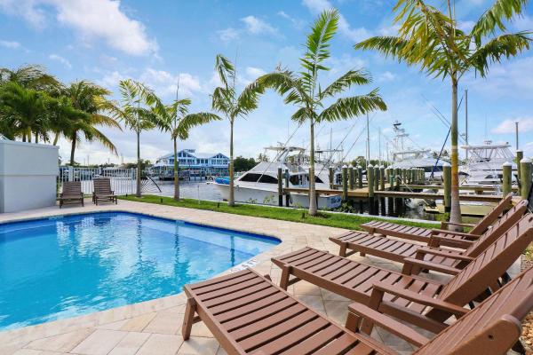 Sailfish Suites 2 - Pet Friendly & Waterfront - Stuart, FL