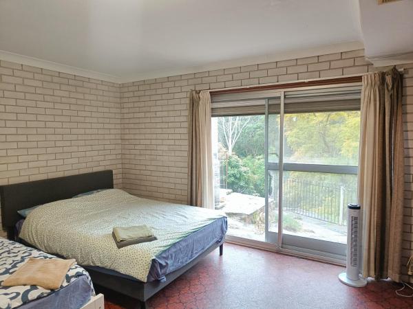 Spacious Family Room In Epping - E6 - Ryde