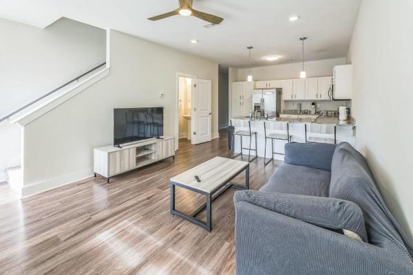 Modern And Spacious 2-floor Townhome Close To Cu - Lake Hartwell