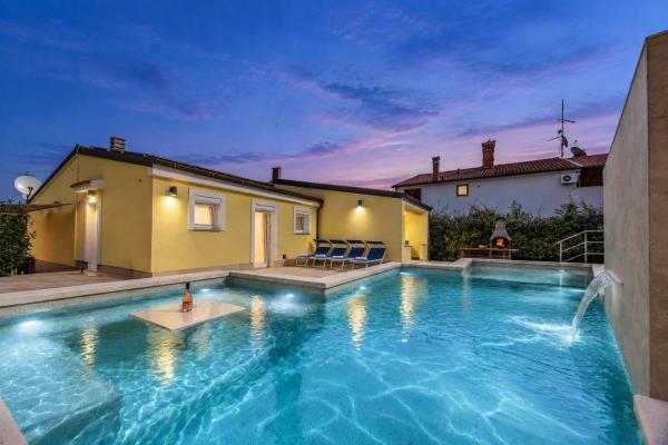 Villa Manuela Near Medulin With Private Heated Pool Only 500 Meters From Beach - Banjole