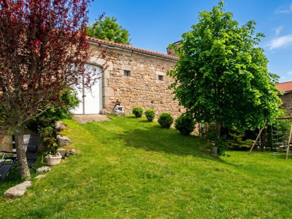 Maison Charmante à Cubelles Avec Vue Sur La Montagne - Auvergne