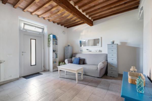 Two Rooms With A Bathroom - Pise