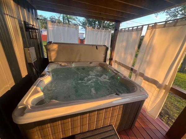 White River Retreat & Escape - Hot Tub Two Homes - Fayetteville, AR