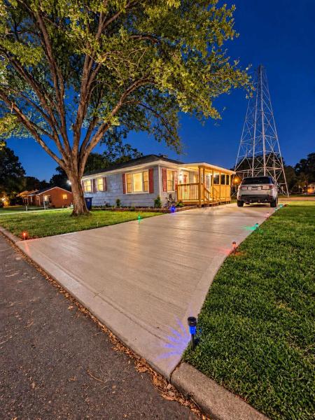 Modern 2br Retreat 85 Tv Ultra Comfy King Beds - Winston-Salem, NC