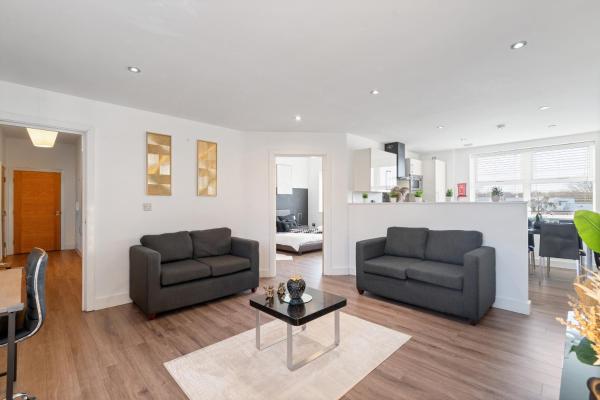 Apartment Sleeps 4 With Parking - Birmingham