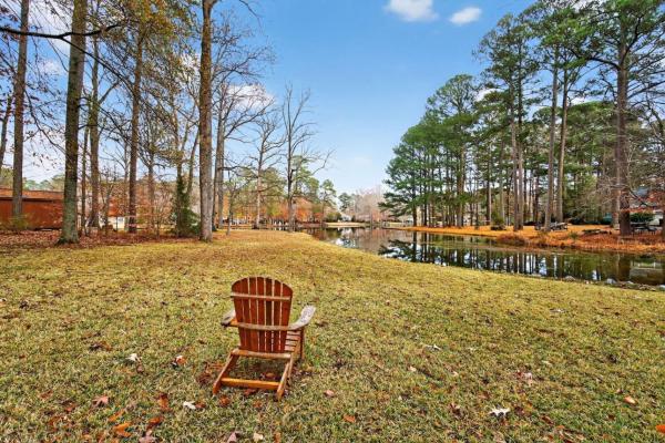 Lakefront Haven - Sunroom, Deck, Near Hospital - Suffolk, VA