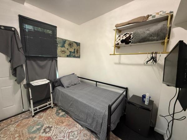 Cozy Bedroom Sleep Two Guest Has Wifi - 뉴저지
