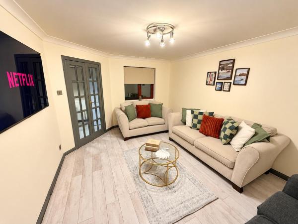 Bright & Modern Family Apartment Near City Centre - Glasgow