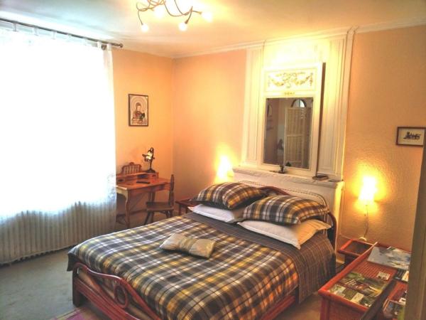 Chambre Lumineuse Avec Espaces Communs Et Court De Tennis à Aydoilles - Épinal