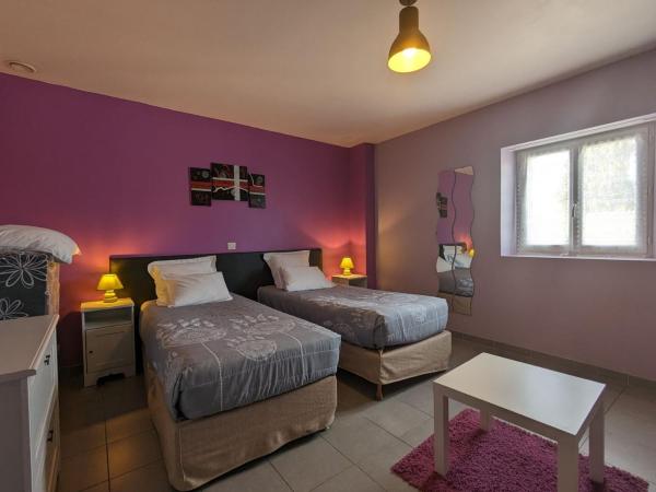 Spacieuse Chambre Avec Salle D'eau Privée à Louer Dans Maison D'hôtes Contemporaine - Indre