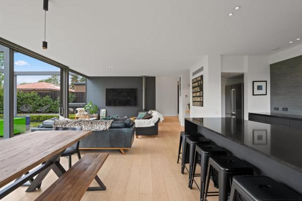 Eely Escape | Hot Tub + Outdoor Entertaining - Wanaka