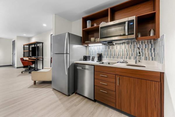 Everhome Suites Fayetteville Near Fort Bragg - Fayetteville, NC