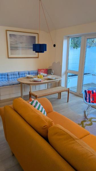 Family Stay Near Beach - Outdoor Tub - Sleeps 6 - Bournemouth