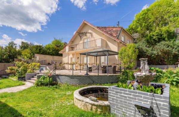 Maison Sous Les Terrasses Saint-germain-en-laye Entre Seine Et Fôret. - Suresnes