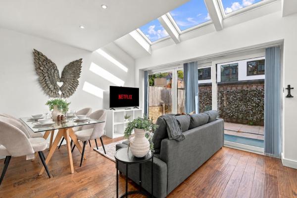 Luxury 5 Bed Newly Renovated Cheswick W4 - Hampton