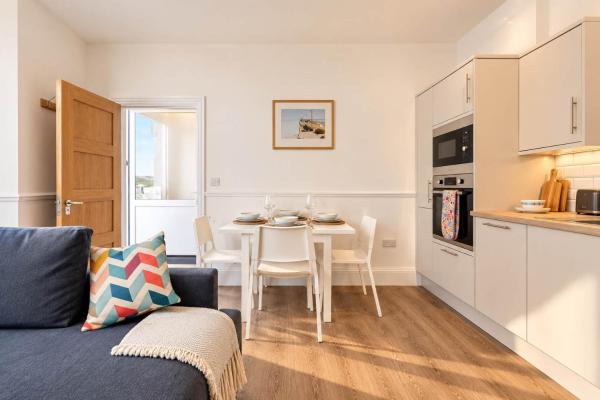 Dizzy Lows Modern 1 Bedroom Swanage Apartment With Sea View - Swanage