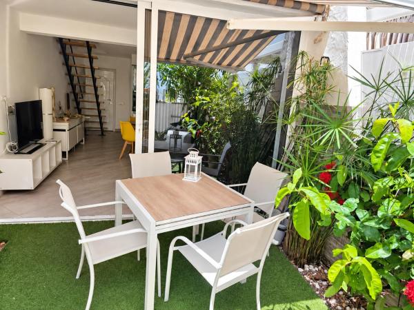 Pool View Yard Bungalow - la Grande Canarie