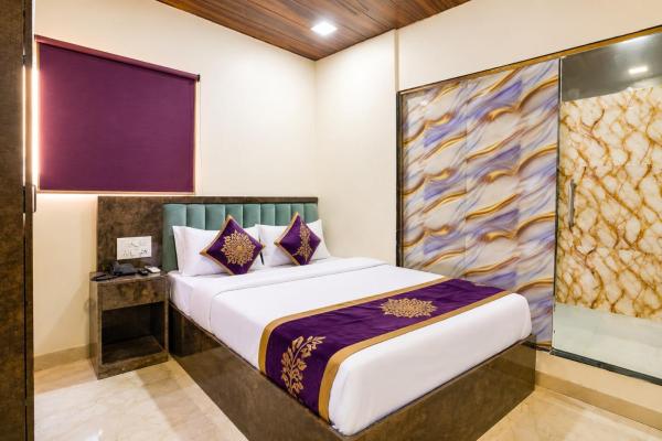 Revmagic Bb Town-nxt To Kokilaben Hospital - 孟買