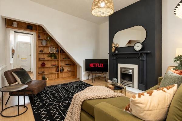 2 Bedroom Home With Wifi, Private Yard And Street Parking - Leicester