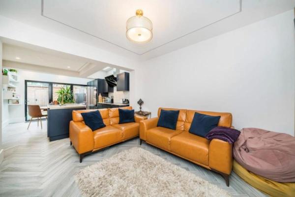 Marlborough Road, Luxury 4-bed Home, Spacious, Premium Stay - Fulham