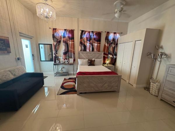 Modern Studio In Miami Gardens - Miami Gardens, FL