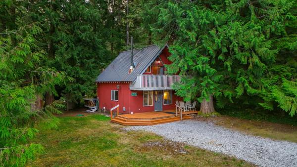 Charming A-frame Cabin With Hot Tub & Fireplace - Glacier, WA