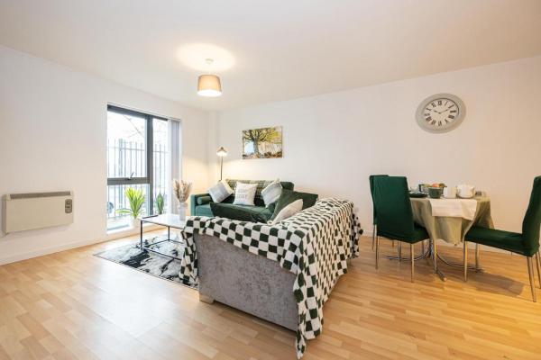 Stylish Manchester 2bd With Gated Parking And Group Sleeps 5 - Altrincham