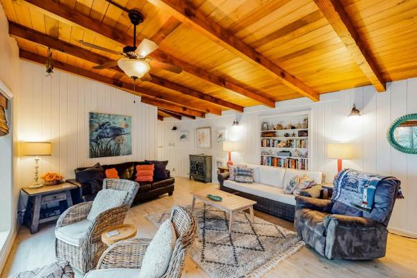 Alicia's Beach House - Newport, OR