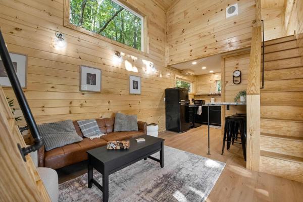 The Charcoal Cabin With Private Deck - Lookout Mountain, TN