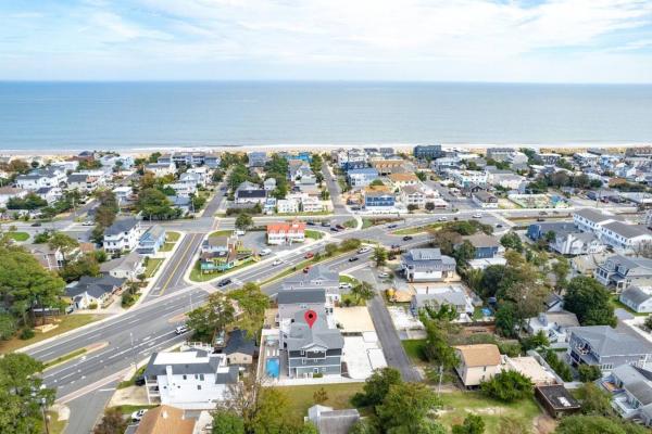 8-bedroom Dewey Beach Home Near The Beach With Seasonal Pool - Rehoboth Beach, DE