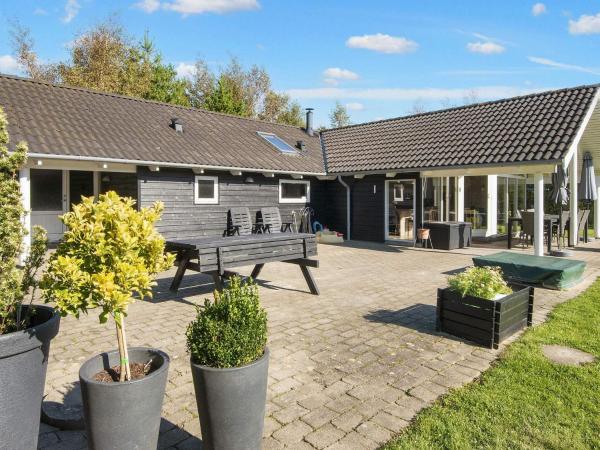 4 Star Holiday Home In Rømø - List