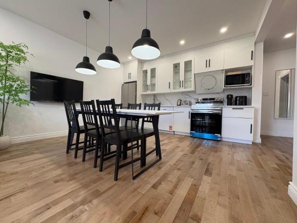 Bright Spacious 3br With 2 Baths And Private Parking - Dorval