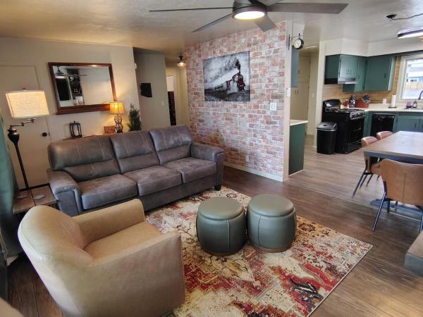 Lounge Car Lodge - Play Outside Or Relax Inside! - Williams, AZ