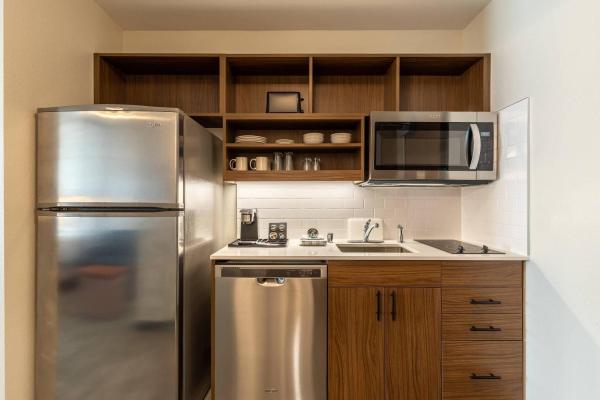 Everhome Suites Corona - Corona, CA
