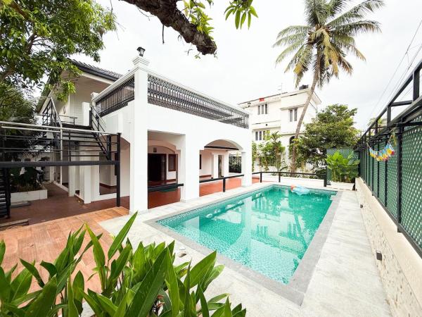 The Georgian Villa With Pool - Vytilla, Kochi - Kerala
