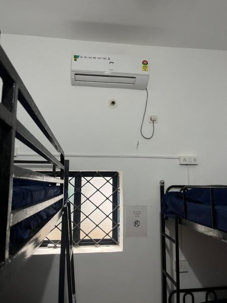 Anjuna Bay Hostel - Goa