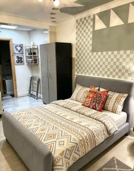 Penn Gardens King Size On Suite Room- 3 - Romford