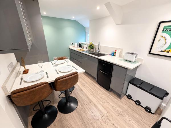 Perfect Location 3 Bed Serviced Apartment With Bike Storage For Bpw. Close To Brecon Beacons - South Wales