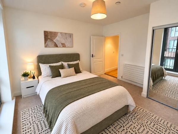 Double Bedroom At The Embassy Gardens - Chelsea