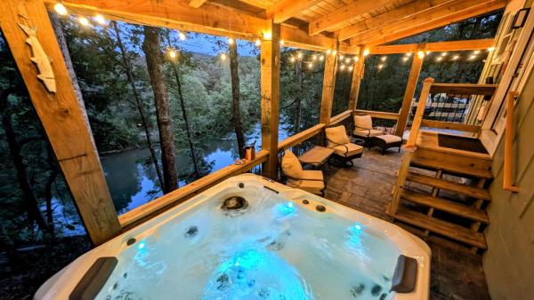 River Retreat Cabin - Lake Lanier, GA
