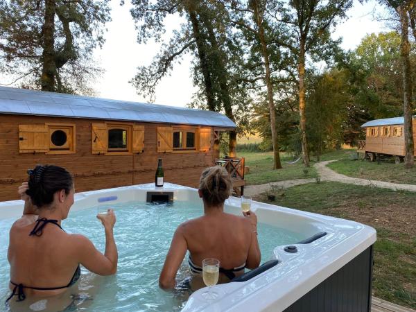 Les Roulottes De L Herm Piscine Jacuzzi Perigord - Dordogne