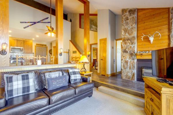 Mountainside Home: Stunning Views In Granby Ranch! - Granby, CO