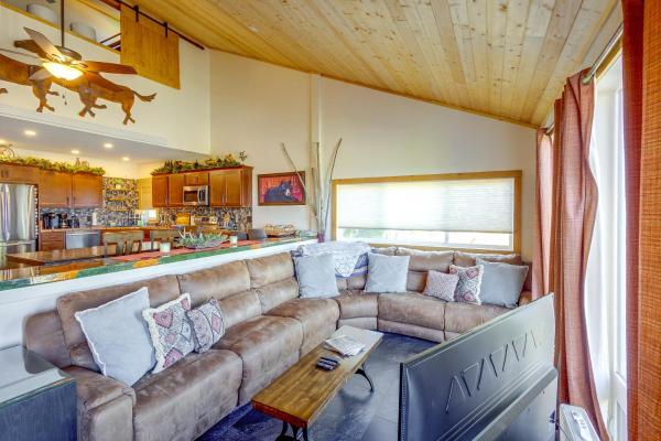 Ski, Soak & Explore! Granby Getaway W/ Mtn Views - Granby, CO