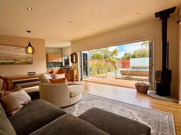 Country Pool House - Christchurch