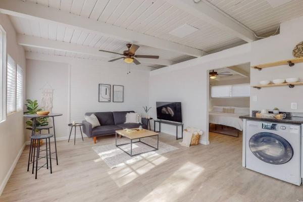 Remodeled Courtyard Apt W/king Bed, In-unit W&d - Albuquerque, NM
