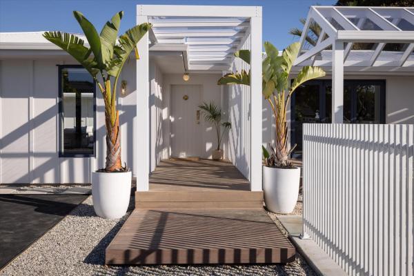 Poolside On Moffat - Tauranga Holiday Home - Tauranga