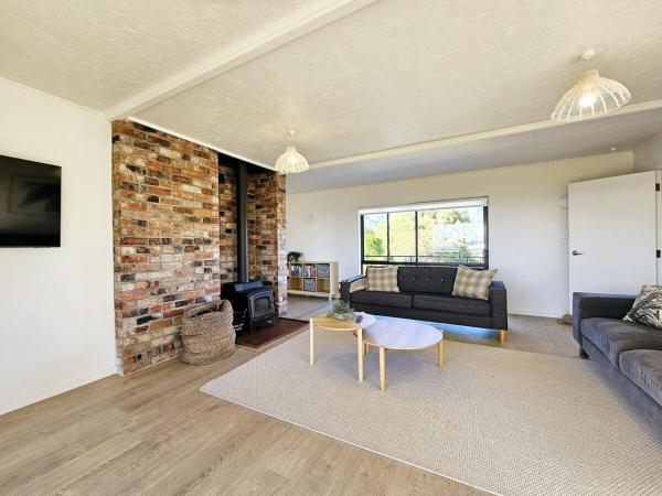 Beach Front - Sunflower Beach House Pohara - Tākaka