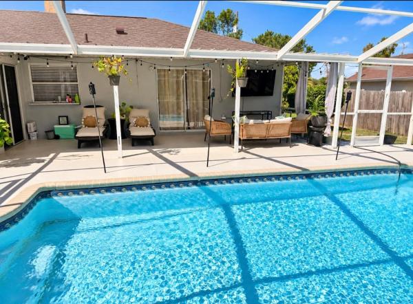 Serenity & Sunshine Your Private Poolside Escape - Spring Hill, FL