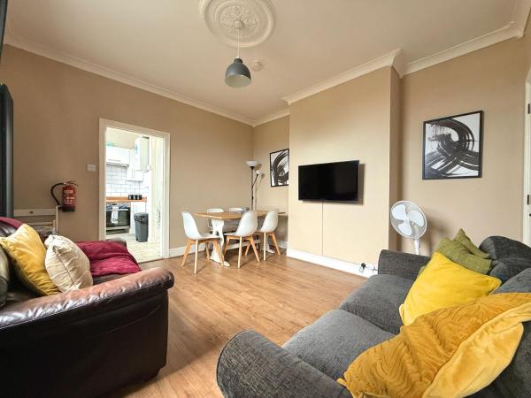 Spacious 4br, Parking, Near Centre, Accommodates 7 - Sheffield