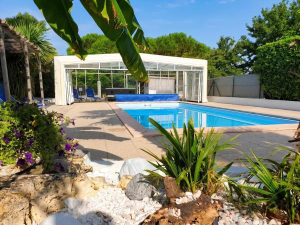 Maison De Charme à Meursac Avec Piscine - Saintes